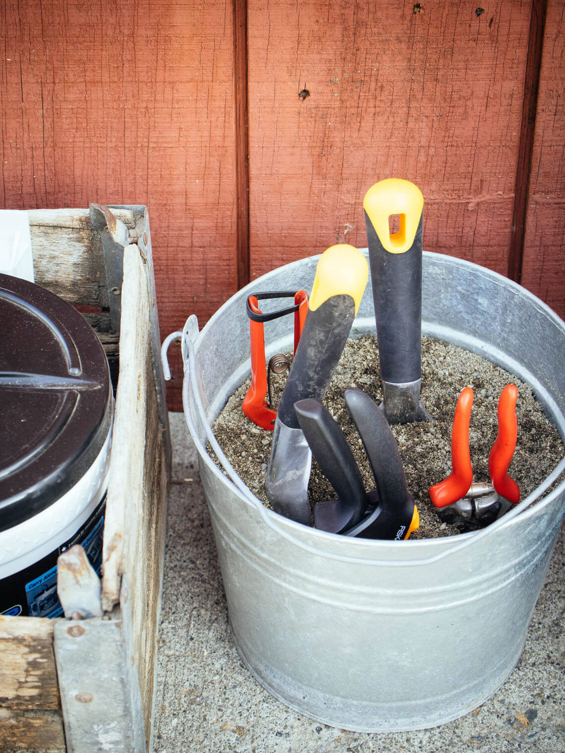 DIY Tool Cleaning Station: The Fastest Way to Clean Garden Tools ...