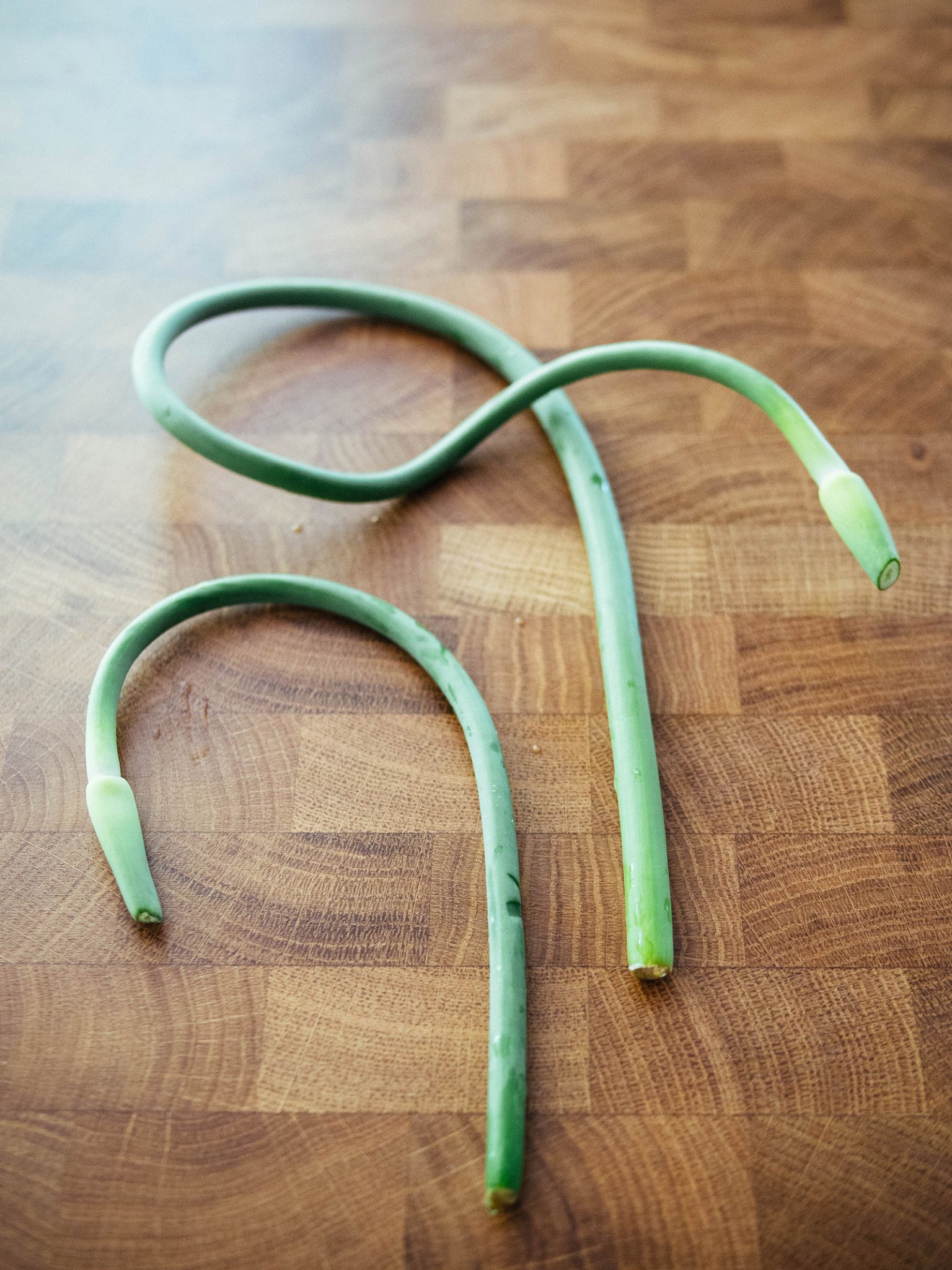How to Harvest Garlic Scapes (Plus My Trick for Getting the Part Most ...