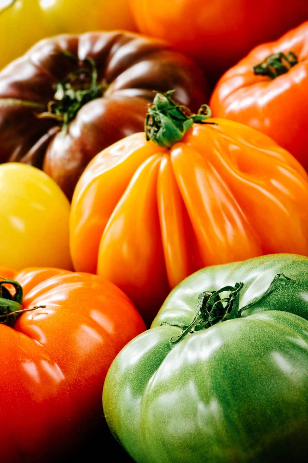 The 30 Best Tasting Heirloom Tomato Varieties (By Color!) – Garden Betty
